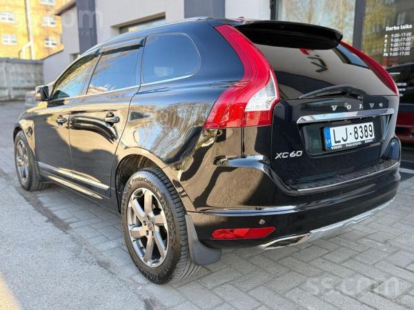 Black Volvo XC60 2014 in Riga, with an engine capacity of 2.40 L and mileage of 269 thousand km for 12500 €, photo 4 on AUTOMOTO.COM.LV