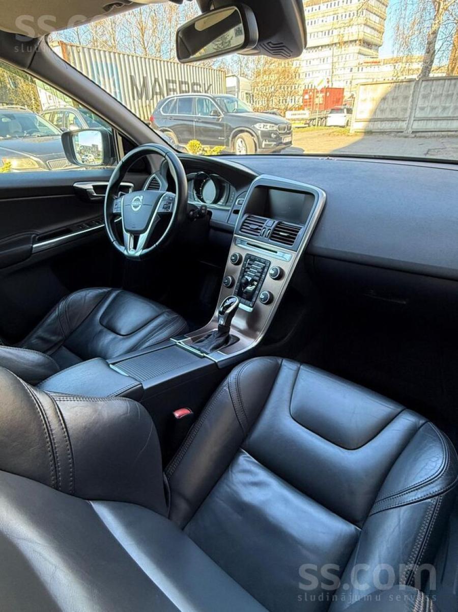 Melns Volvo XC60 2014 Rīga, ar dzinēja tilpumu 2.40 L un nobraukumu 269 tūkst. km par 12500 €, foto 16 vietnē AUTOMOTO.COM.LV