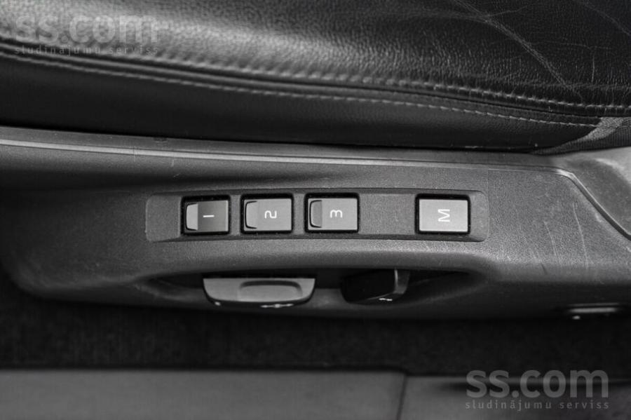 Melns Volvo XC60 2014 Rīga, ar dzinēja tilpumu 2.00 L un nobraukumu 299 tūkst. km par 8700 €, foto 9 vietnē AUTOMOTO.COM.LV