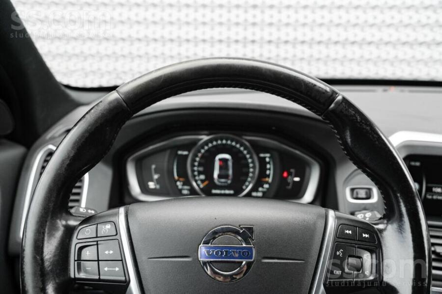 Melns Volvo XC60 2014 Rīga, ar dzinēja tilpumu 2.00 L un nobraukumu 299 tūkst. km par 8700 €, foto 13 vietnē AUTOMOTO.COM.LV