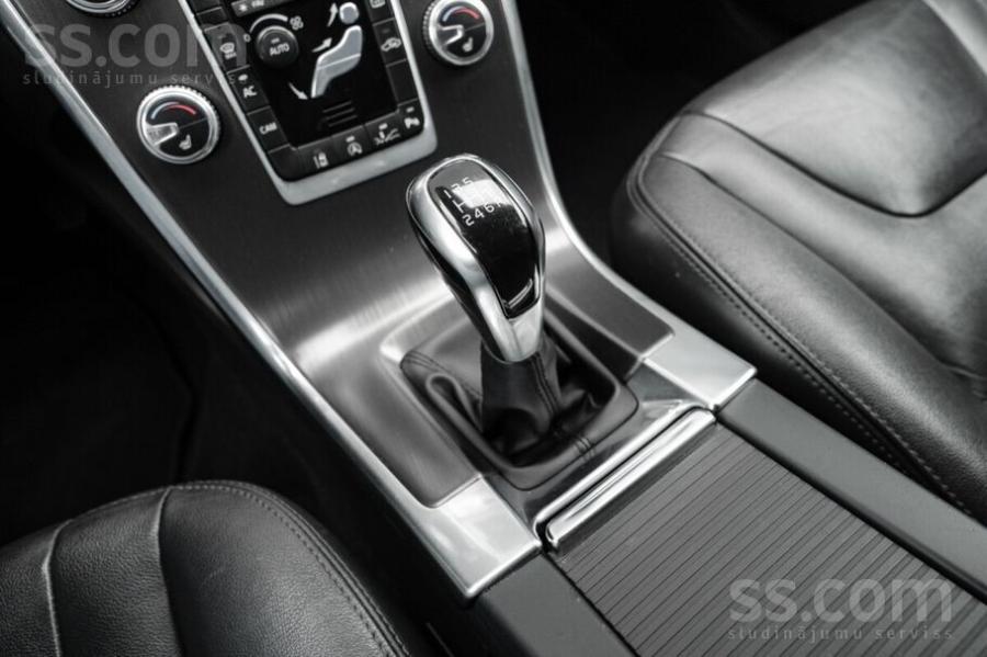 Melns Volvo XC60 2014 Rīga, ar dzinēja tilpumu 2.00 L un nobraukumu 299 tūkst. km par 8700 €, foto 21 vietnē AUTOMOTO.COM.LV