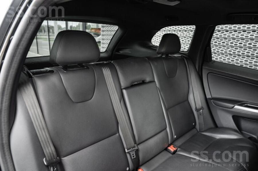 Melns Volvo XC60 2014 Rīga, ar dzinēja tilpumu 2.00 L un nobraukumu 299 tūkst. km par 8700 €, foto 24 vietnē AUTOMOTO.COM.LV