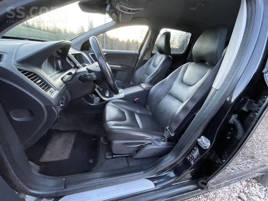 Black Volvo XC60 2014 in Cesis, with an engine capacity of 2.00 L and mileage of 0 thousand km for 10590 €, photo 8 on AUTOMOTO.COM.LV