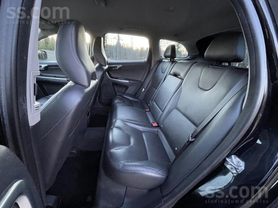 Black Volvo XC60 2014 in Cesis, with an engine capacity of 2.00 L and mileage of 0 thousand km for 10590 €, photo 10 on AUTOMOTO.COM.LV