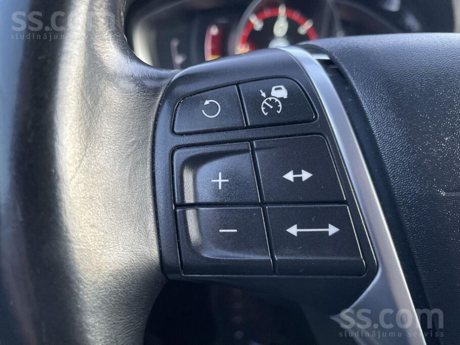 Black Volvo XC60 2014 in Cesis, with an engine capacity of 2.00 L and mileage of 0 thousand km for 10590 €, photo 26 on AUTOMOTO.COM.LV