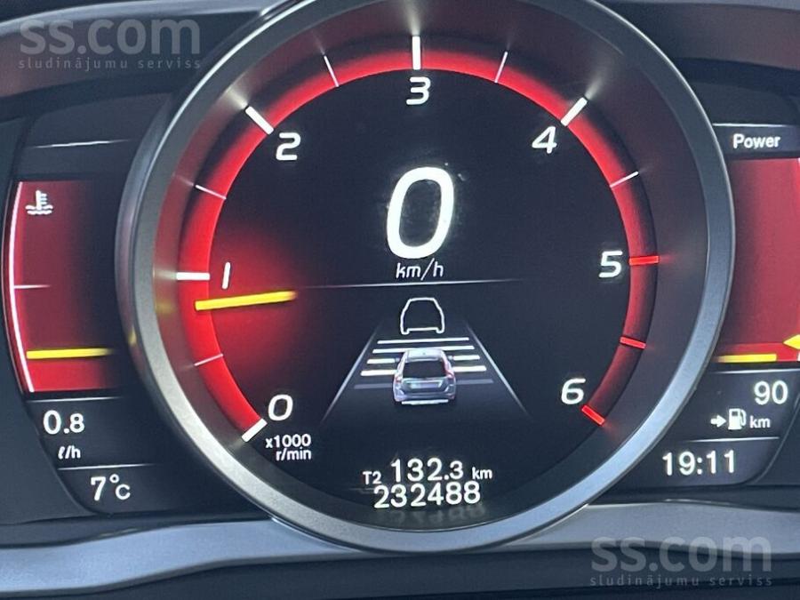 Black Volvo XC60 2014 in Cesis, with an engine capacity of 2.00 L and mileage of 0 thousand km for 10590 €, photo 28 on AUTOMOTO.COM.LV