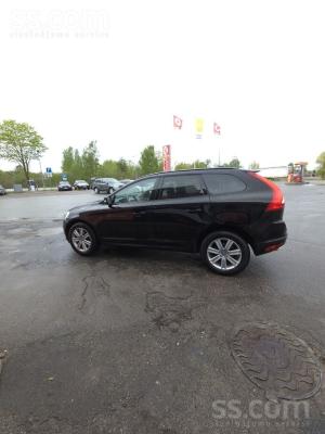 Black Volvo XC60 2014 in Riga, with an engine capacity of 2.00 L and mileage of 256 thousand km for 9450 €, photo 4 on AUTOMOTO.COM.LV