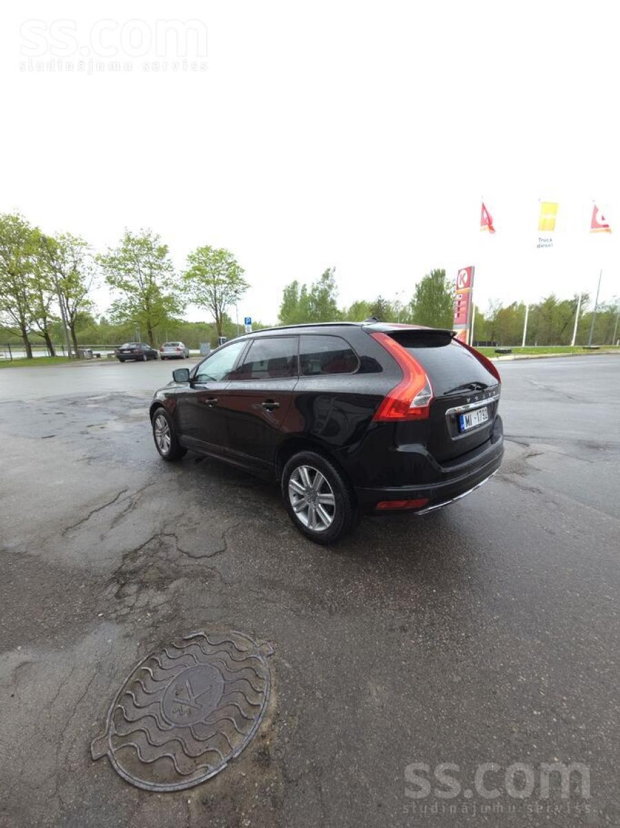 Black Volvo XC60 2014 in Riga, with an engine capacity of 2.00 L and mileage of 256 thousand km for 9450 €, photo 5 on AUTOMOTO.COM.LV