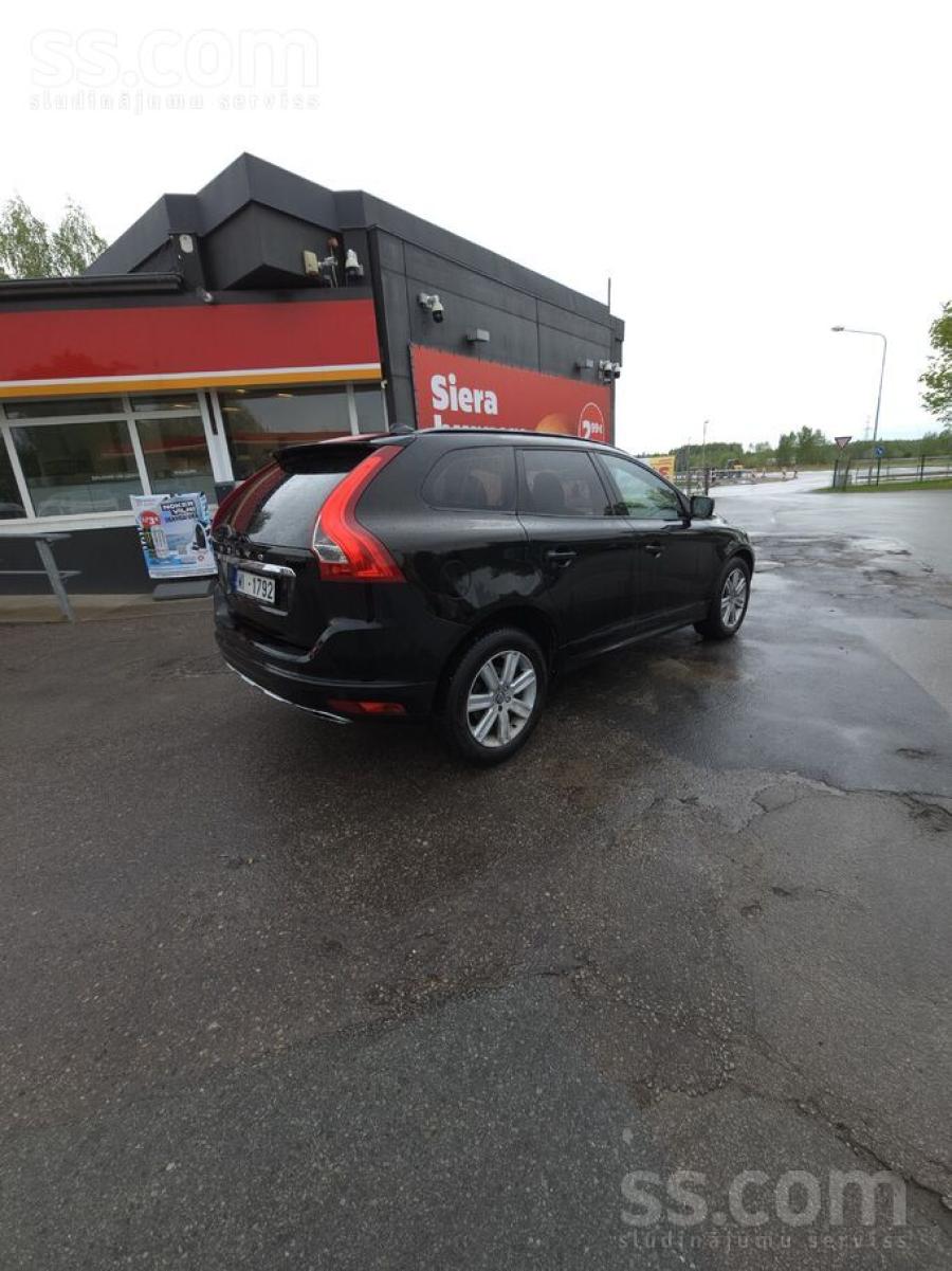 Black Volvo XC60 2014 in Riga, with an engine capacity of 2.00 L and mileage of 256 thousand km for 9450 €, photo 6 on AUTOMOTO.COM.LV