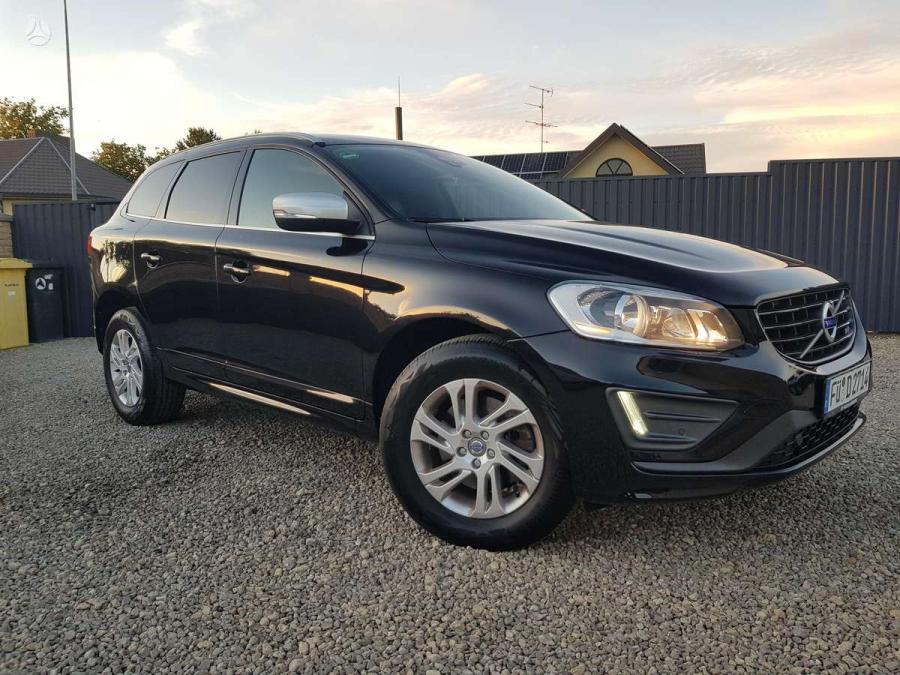 Black Volvo XC60 2014 in Pakruojis, with an engine capacity of 2.40 L and mileage of 253 thousand km for 12599 €, photo 3 on AUTOMOTO.COM.LV
