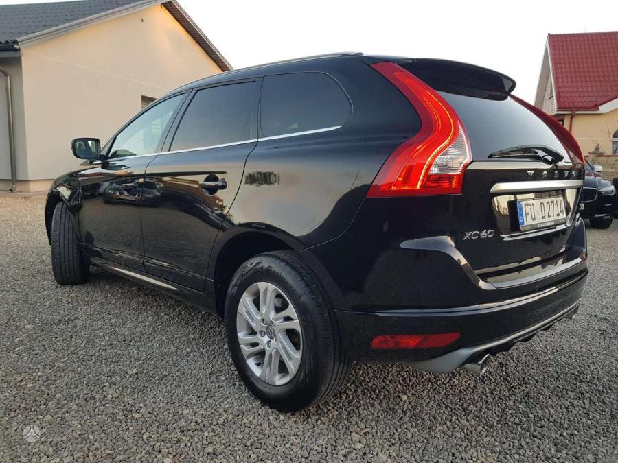 Black Volvo XC60 2014 in Pakruojis, with an engine capacity of 2.40 L and mileage of 253 thousand km for 12599 €, photo 7 on AUTOMOTO.COM.LV