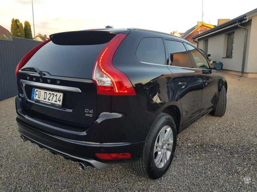 Black Volvo XC60 2014 in Pakruojis, with an engine capacity of 2.40 L and mileage of 253 thousand km for 12599 €, photo 8 on AUTOMOTO.COM.LV