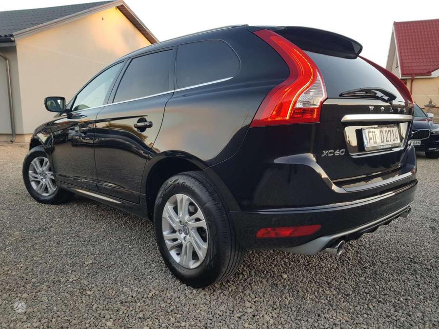 Black Volvo XC60 2014 in Pakruojis, with an engine capacity of 2.40 L and mileage of 253 thousand km for 12599 €, photo 9 on AUTOMOTO.COM.LV