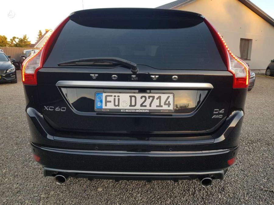 Black Volvo XC60 2014 in Pakruojis, with an engine capacity of 2.40 L and mileage of 253 thousand km for 12599 €, photo 11 on AUTOMOTO.COM.LV