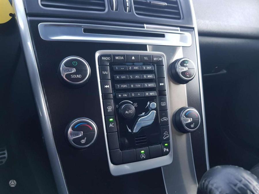 Black Volvo XC60 2014 in Pakruojis, with an engine capacity of 2.40 L and mileage of 253 thousand km for 12599 €, photo 12 on AUTOMOTO.COM.LV