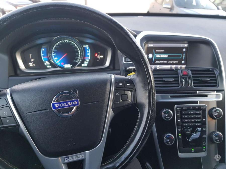 Black Volvo XC60 2014 in Pakruojis, with an engine capacity of 2.40 L and mileage of 253 thousand km for 12599 €, photo 14 on AUTOMOTO.COM.LV
