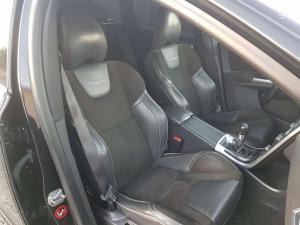Black Volvo XC60 2014 in Pakruojis, with an engine capacity of 2.40 L and mileage of 253 thousand km for 12599 €, photo 19 on AUTOMOTO.COM.LV