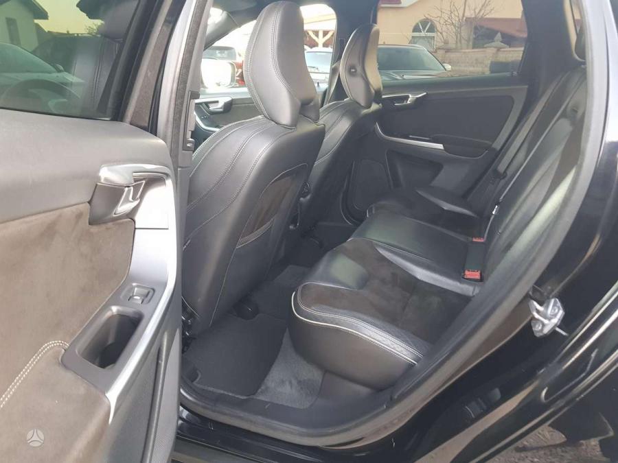 Black Volvo XC60 2014 in Pakruojis, with an engine capacity of 2.40 L and mileage of 253 thousand km for 12599 €, photo 21 on AUTOMOTO.COM.LV