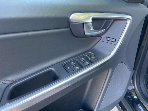 Melns Volvo XC60 2014 Marijampole, ar dzinēja tilpumu 2.40 L un nobraukumu 263 tūkst. km par 13650 €, foto 9 vietnē AUTOMOTO.COM.LV
