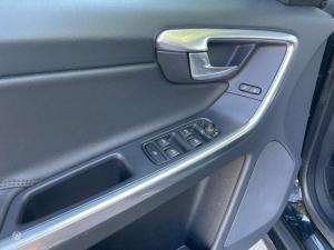 Melns Volvo XC60 2014 Marijampole, ar dzinēja tilpumu 2.40 L un nobraukumu 263 tūkst. km par 13650 €, foto 10 vietnē AUTOMOTO.COM.LV