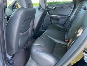 Melns Volvo XC60 2014 Marijampole, ar dzinēja tilpumu 2.40 L un nobraukumu 263 tūkst. km par 13650 €, foto 13 vietnē AUTOMOTO.COM.LV