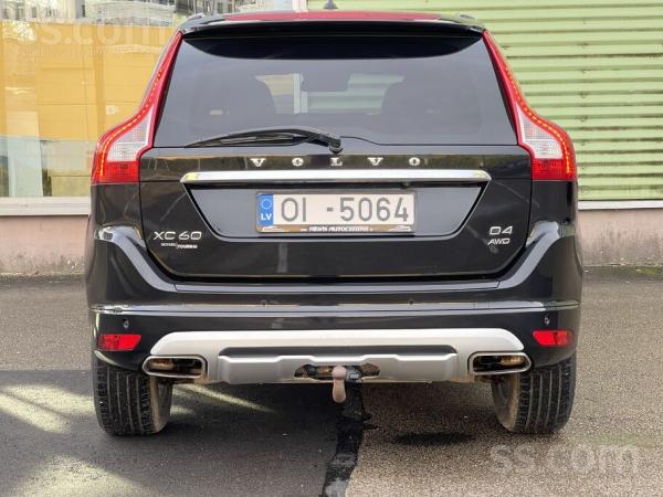 Black Volvo XC60 2014 in Riga, with an engine capacity of 2.40 L and mileage of 239 thousand km for 12000 €, photo 4 on AUTOMOTO.COM.LV