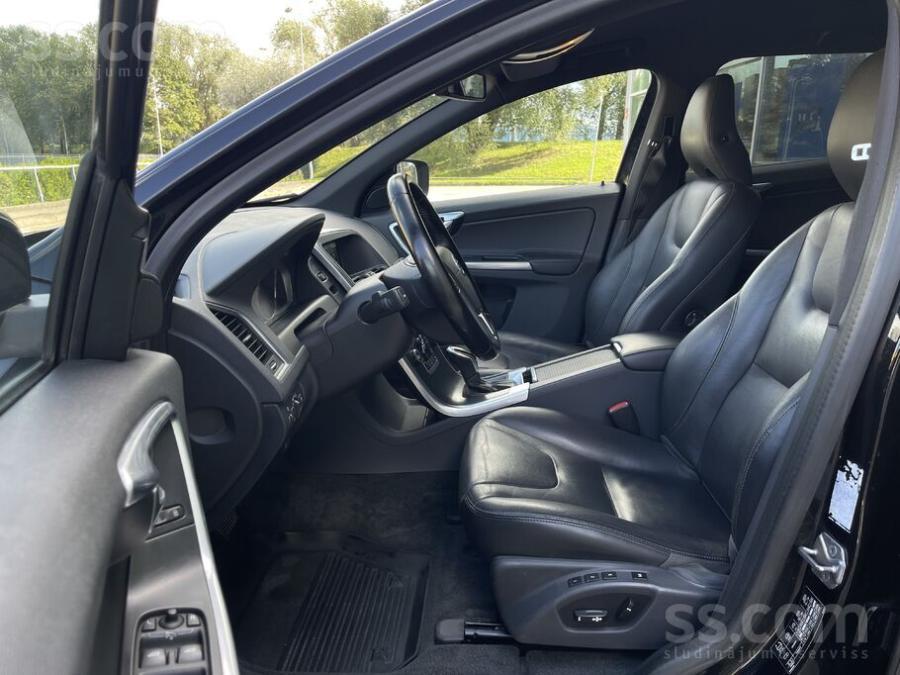 Melns Volvo XC60 2014 Rīga, ar dzinēja tilpumu 2.40 L un nobraukumu 239 tūkst. km par 12000 €, foto 13 vietnē AUTOMOTO.COM.LV