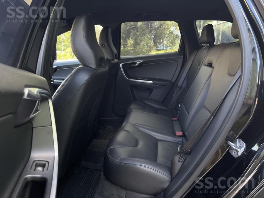Melns Volvo XC60 2014 Rīga, ar dzinēja tilpumu 2.40 L un nobraukumu 239 tūkst. km par 12000 €, foto 14 vietnē AUTOMOTO.COM.LV