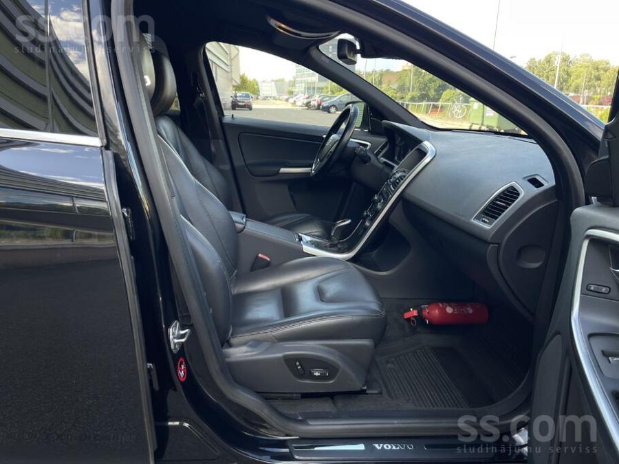 Melns Volvo XC60 2014 Rīga, ar dzinēja tilpumu 2.40 L un nobraukumu 239 tūkst. km par 12000 €, foto 15 vietnē AUTOMOTO.COM.LV