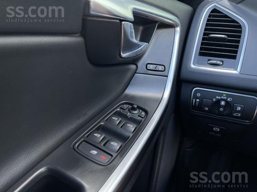 Melns Volvo XC60 2014 Rīga, ar dzinēja tilpumu 2.40 L un nobraukumu 239 tūkst. km par 12000 €, foto 24 vietnē AUTOMOTO.COM.LV