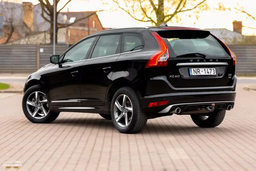 Black Volvo XC60 2014 in Jelgava, with an engine capacity of 2.40 L and mileage of 285 thousand km for 15900 €, photo 5 on AUTOMOTO.COM.LV