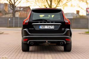 Black Volvo XC60 2014 in Jelgava, with an engine capacity of 2.40 L and mileage of 285 thousand km for 15900 €, photo 7 on AUTOMOTO.COM.LV