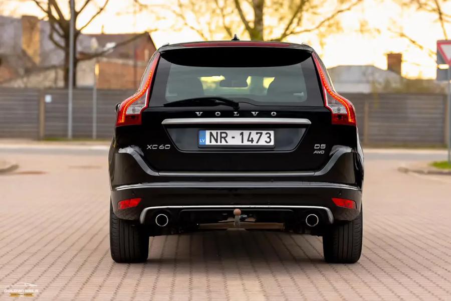 Black Volvo XC60 2014 in Jelgava, with an engine capacity of 2.40 L and mileage of 285 thousand km for 15900 €, photo 7 on AUTOMOTO.COM.LV