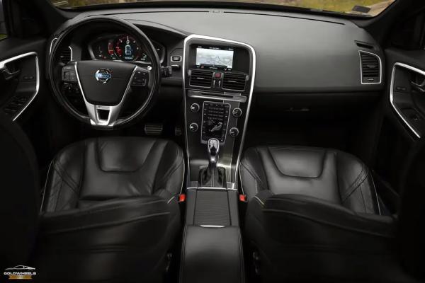 Melns Volvo XC60 2014 Jelgava, ar dzinēja tilpumu 2.40 L un nobraukumu 285 tūkst. km par 15900 €, foto 7 vietnē AUTOMOTO.COM.LV