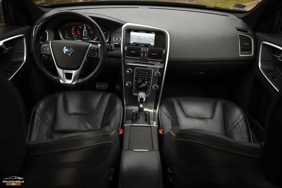 Black Volvo XC60 2014 in Jelgava, with an engine capacity of 2.40 L and mileage of 285 thousand km for 15900 €, photo 8 on AUTOMOTO.COM.LV