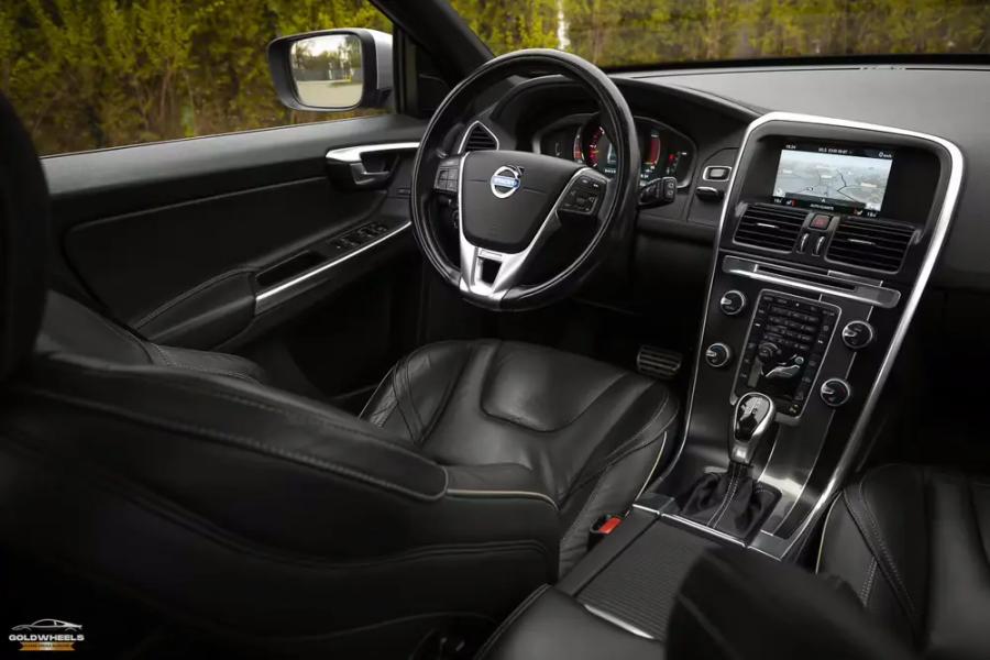 Black Volvo XC60 2014 in Jelgava, with an engine capacity of 2.40 L and mileage of 285 thousand km for 15900 €, photo 9 on AUTOMOTO.COM.LV
