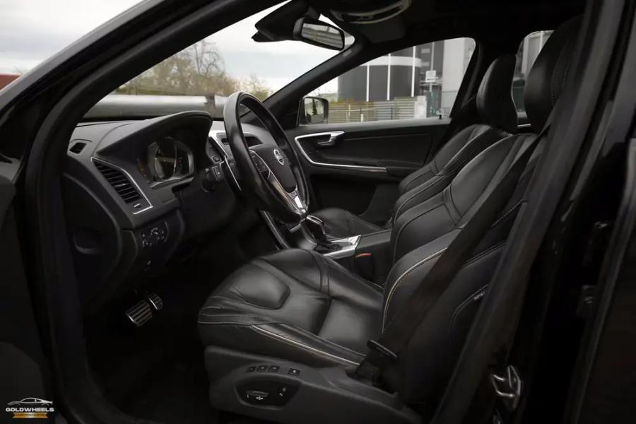 Black Volvo XC60 2014 in Jelgava, with an engine capacity of 2.40 L and mileage of 285 thousand km for 15900 €, photo 10 on AUTOMOTO.COM.LV