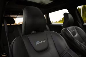 Black Volvo XC60 2014 in Jelgava, with an engine capacity of 2.40 L and mileage of 285 thousand km for 15900 €, photo 15 on AUTOMOTO.COM.LV
