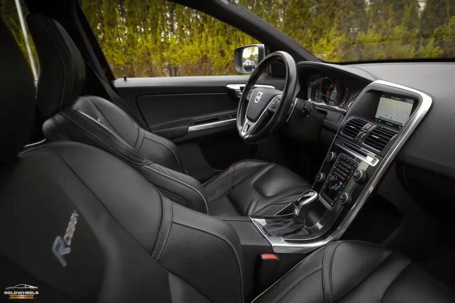 Black Volvo XC60 2014 in Jelgava, with an engine capacity of 2.40 L and mileage of 285 thousand km for 15900 €, photo 18 on AUTOMOTO.COM.LV