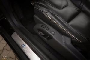 Black Volvo XC60 2014 in Jelgava, with an engine capacity of 2.40 L and mileage of 285 thousand km for 15900 €, photo 20 on AUTOMOTO.COM.LV