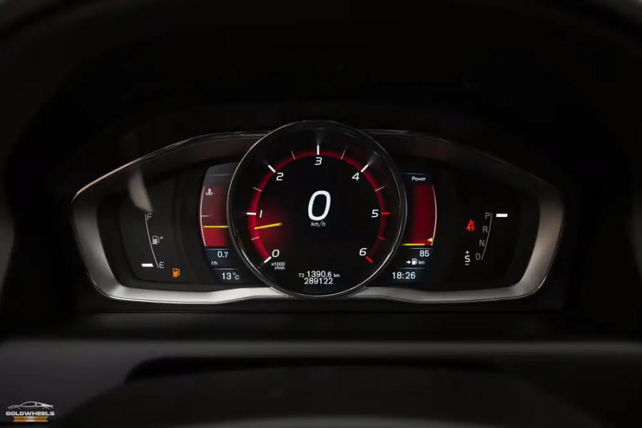 Black Volvo XC60 2014 in Jelgava, with an engine capacity of 2.40 L and mileage of 285 thousand km for 15900 €, photo 22 on AUTOMOTO.COM.LV