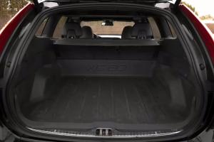 Black Volvo XC60 2014 in Jelgava, with an engine capacity of 2.40 L and mileage of 285 thousand km for 15900 €, photo 26 on AUTOMOTO.COM.LV