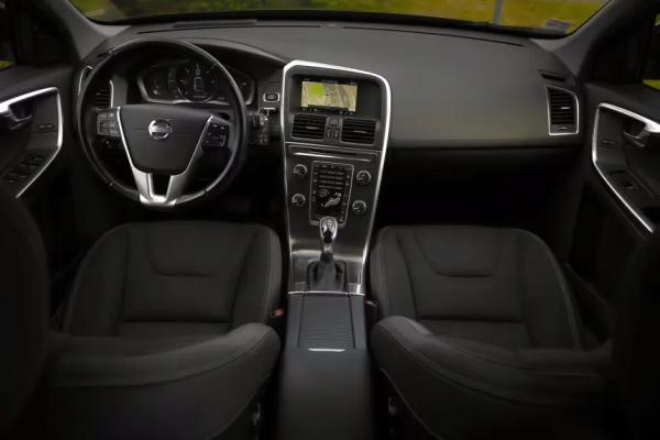 Melns Volvo XC60 2014 Jelgava, ar dzinēja tilpumu 2.00 L un nobraukumu 328 tūkst. km par 14600 €, foto 8 vietnē AUTOMOTO.COM.LV