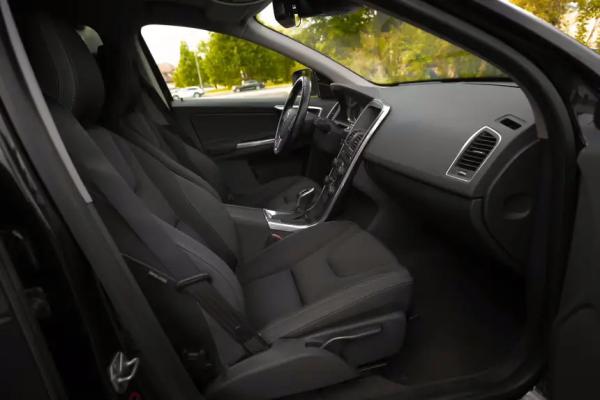 Melns Volvo XC60 2014 Jelgava, ar dzinēja tilpumu 2.00 L un nobraukumu 328 tūkst. km par 14600 €, foto 9 vietnē AUTOMOTO.COM.LV