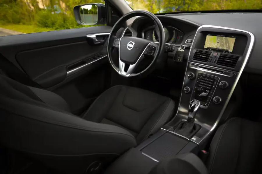 Melns Volvo XC60 2014 Jelgava, ar dzinēja tilpumu 2.00 L un nobraukumu 328 tūkst. km par 14600 €, foto 12 vietnē AUTOMOTO.COM.LV