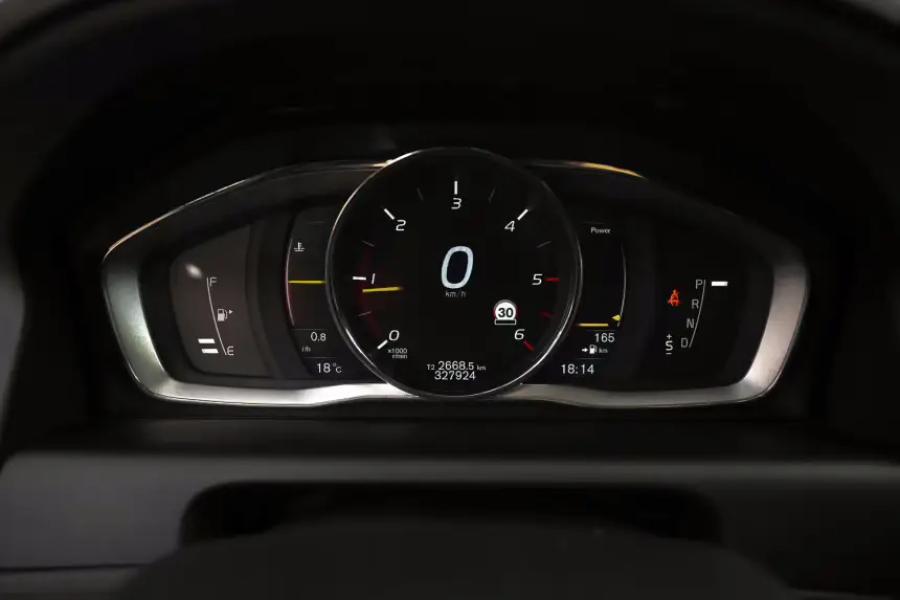 Melns Volvo XC60 2014 Jelgava, ar dzinēja tilpumu 2.00 L un nobraukumu 328 tūkst. km par 14600 €, foto 14 vietnē AUTOMOTO.COM.LV