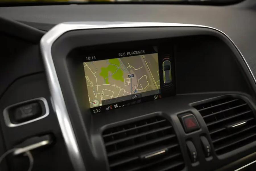 Melns Volvo XC60 2014 Jelgava, ar dzinēja tilpumu 2.00 L un nobraukumu 328 tūkst. km par 14600 €, foto 18 vietnē AUTOMOTO.COM.LV