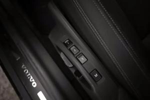 Melns Volvo XC60 2014 Jelgava, ar dzinēja tilpumu 2.00 L un nobraukumu 328 tūkst. km par 14600 €, foto 20 vietnē AUTOMOTO.COM.LV