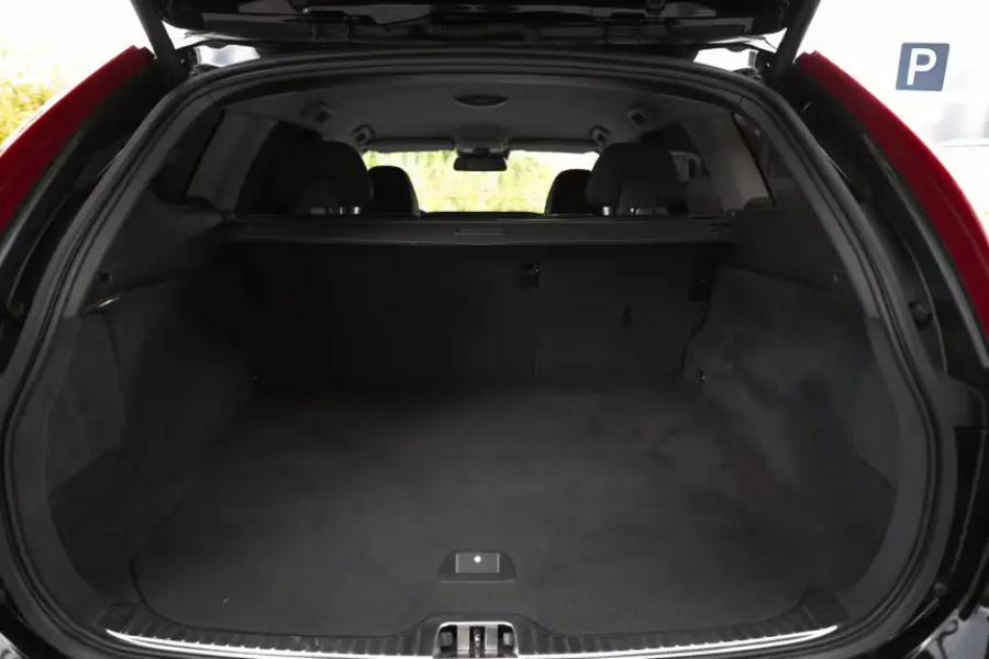 Melns Volvo XC60 2014 Jelgava, ar dzinēja tilpumu 2.00 L un nobraukumu 328 tūkst. km par 14600 €, foto 22 vietnē AUTOMOTO.COM.LV