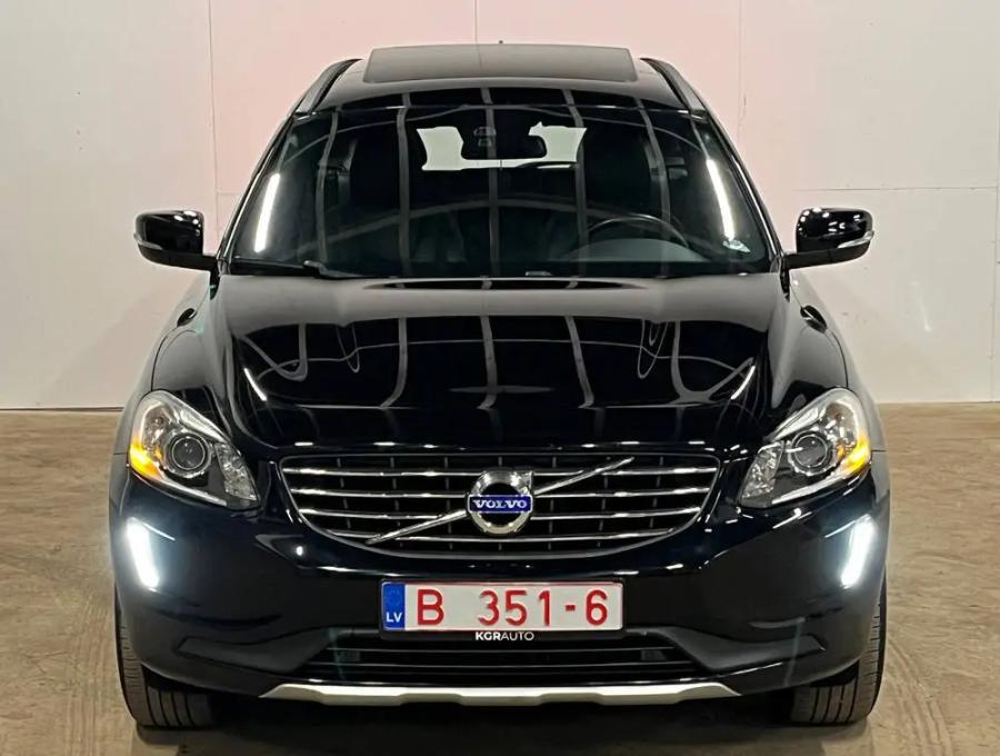 Black Volvo XC60 2014 in Jurmala, with an engine capacity of 2.40 L and mileage of 295 thousand km for 13995 €, photo 4 on AUTOMOTO.COM.LV